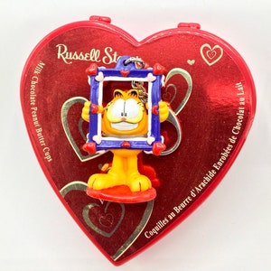 Gorgeous Collectible and Vintage Garfield Keychain With Pictures Frame ...