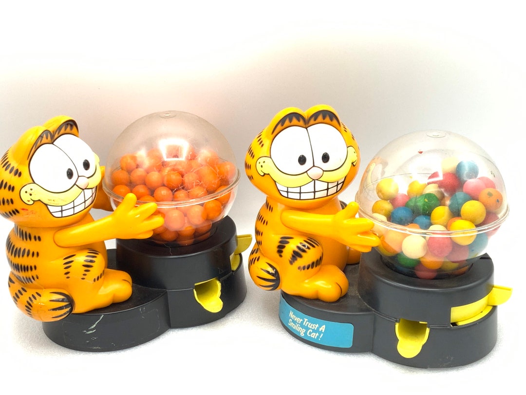 Gorgeous Collectible and Vintage Garfield Candy Dispenser, Toy, Cat ...