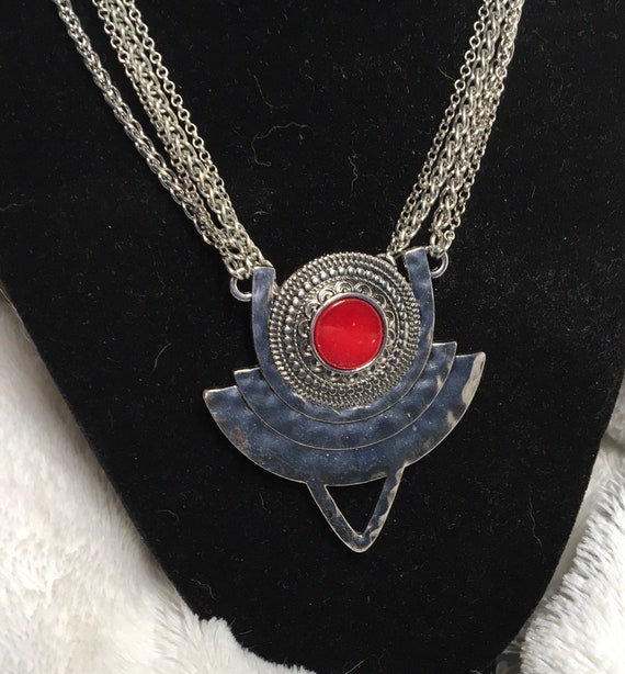 Red and silver tone necklace - Gem