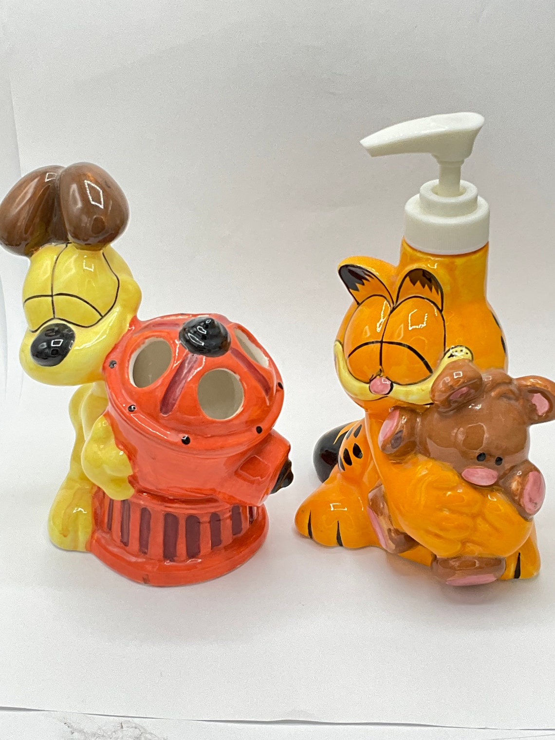 Gorgeous Collectible and Vintage Garfield as Ceramic Soap Pump Bottle ...