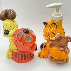 Gorgeous Collectible and Vintage Garfield as Ceramic Soap Pump Bottle ...