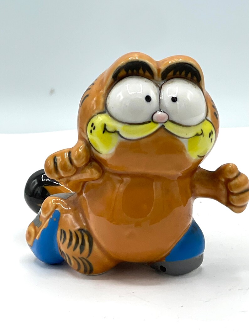 Gorgeous Collectible and Vintage Ceramic Garfield With Blue Skates ...