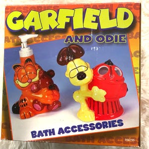 Gorgeous Collectible and Vintage Garfield as Ceramic Soap Pump Bottle ...