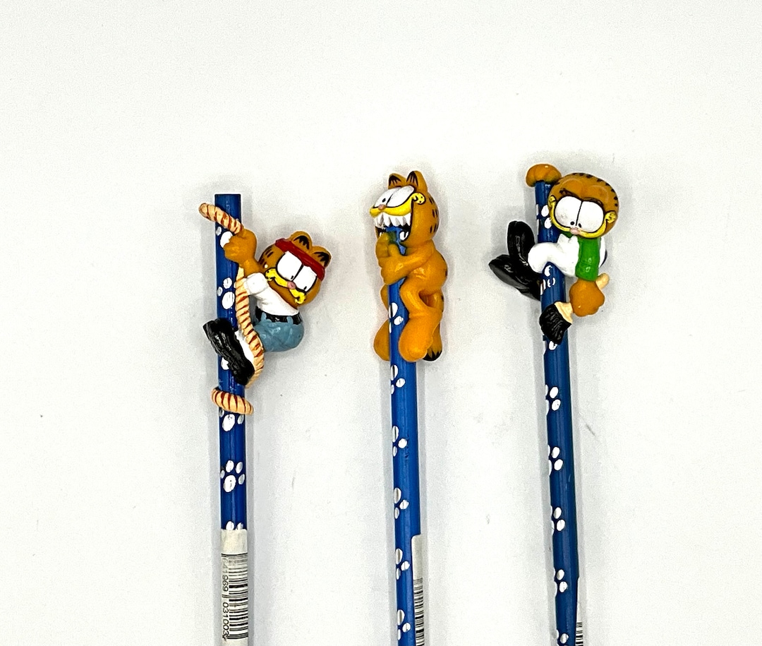 Gorgeous Collectible and Vintage Garfield Topper With Pencil, Climbing ...