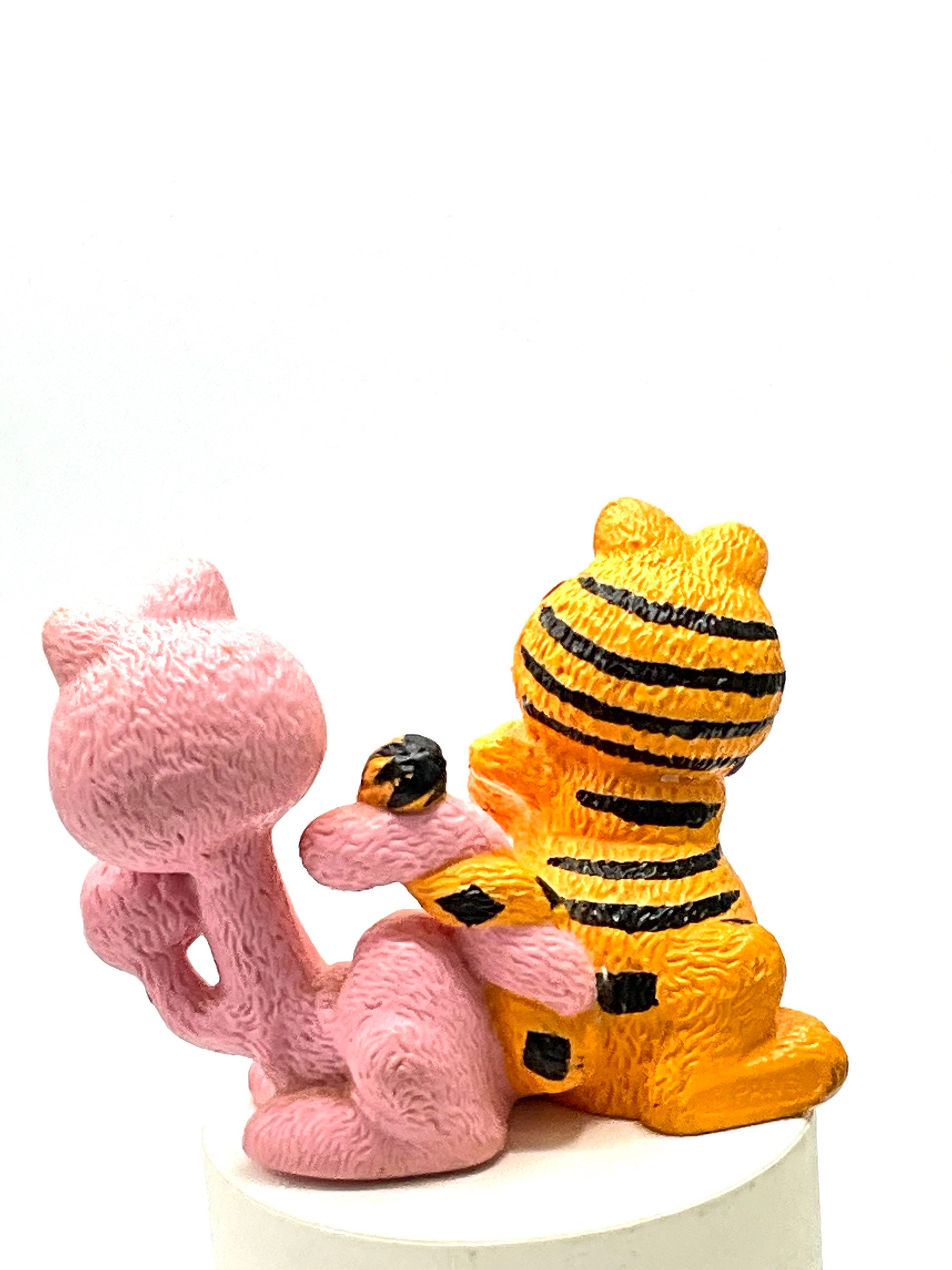 Gorgeous Collectible and Vintage Garfield and Arlene Pink, Cat, Couple ...