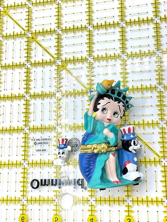 Gorgeous collectible and vintage Betty Boop, jewelry… - Gem