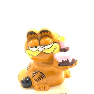 Gorgeous Collectible and Vintage Ceramic Garfield Figurine, Blow Out ...