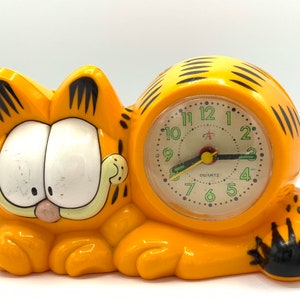 Gorgeous Collectible and Vintage Garfield Clock, Alarm Desk, Cat ...