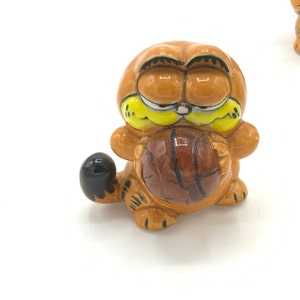 Gorgeous Collectible and Vintage Ceramic Garfield as Football, Baseball ...