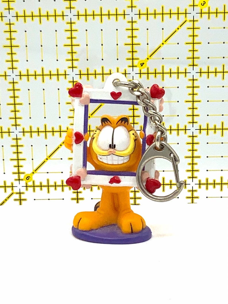 Gorgeous Collectible and Vintage Garfield Keychain With Pictures Frame ...