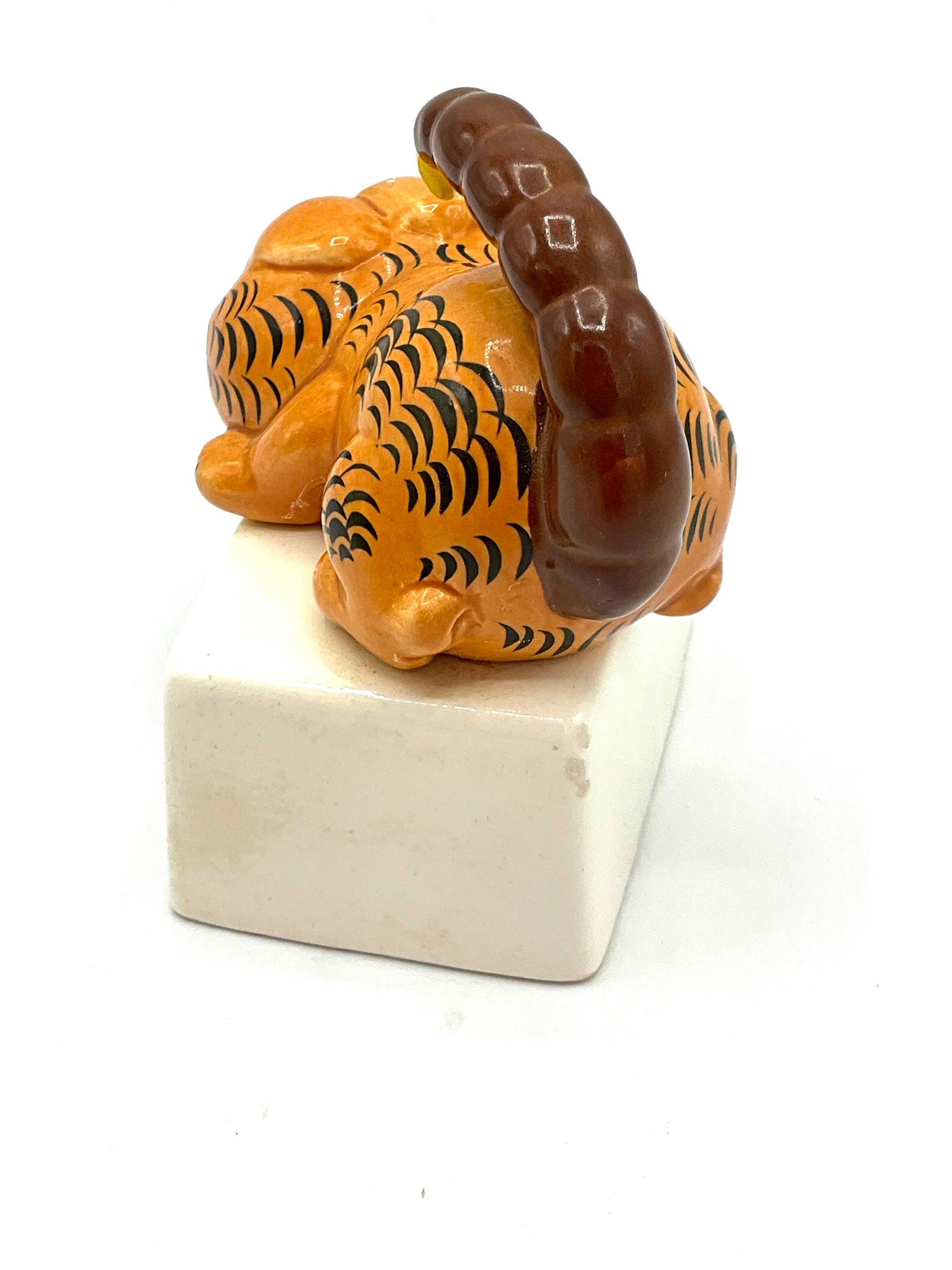 Gorgeous Collectible and Vintage Porcelain Garfield by Enesco, Scorpion ...