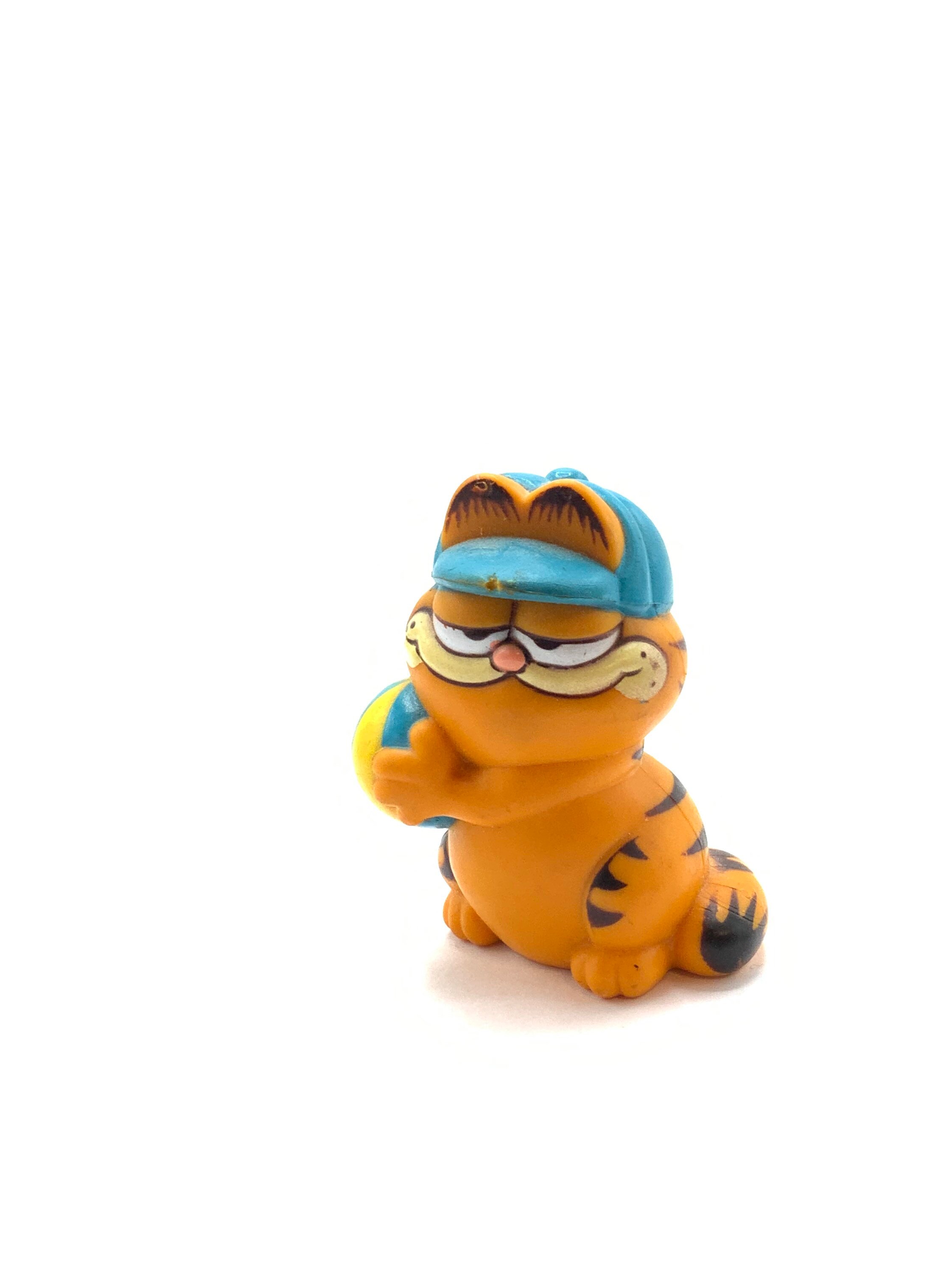 Vintage Garfield With a Hat and Ball, Figurine, Cat, Orange, Beach. - Etsy