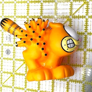 Gorgeous Collectible, Rare and Vintage Garfield Angry With Scared Face ...
