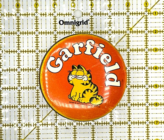 Gorgeous collectible and vintage Garfield round tin b… - Gem