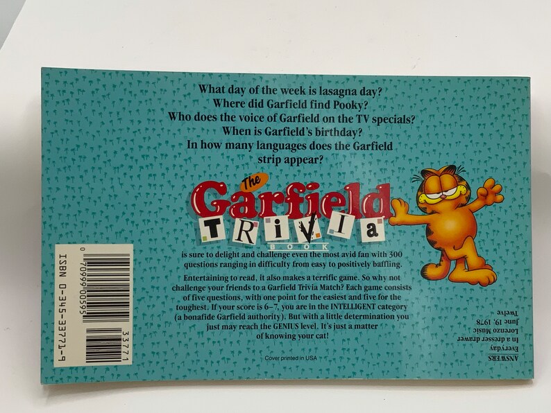 Gorgeous Collectible and Vintage Garfield Trivia Book and Throw His ...