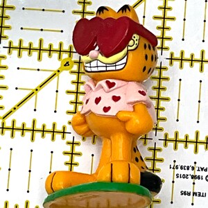 Gorgeous Collectible and Vintage Garfield Love, Cat, Orange, Figurine ...