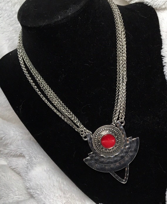 Red and silver tone necklace - Gem