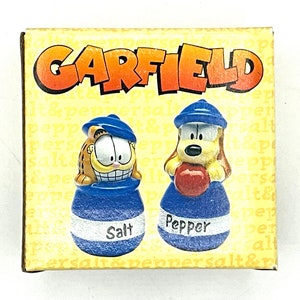 Gorgeous Collectible and Vintage Garfield and Odie Salt or Pepper ...