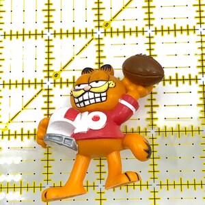 Gorgeous Collectible and Vintage Garfield as Football Player, Figurine ...