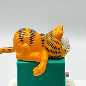 Gorgeous Collectible and Vintage Garfield TV Movie, Toy, Cat, Orange ...
