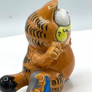 Gorgeous Collectible and Vintage Ceramic Garfield With Blue Skates ...