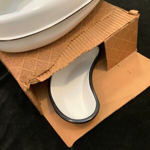 Enamelware Hospital Bedpan & Medical Basin Spittoon Hospital Supply ...