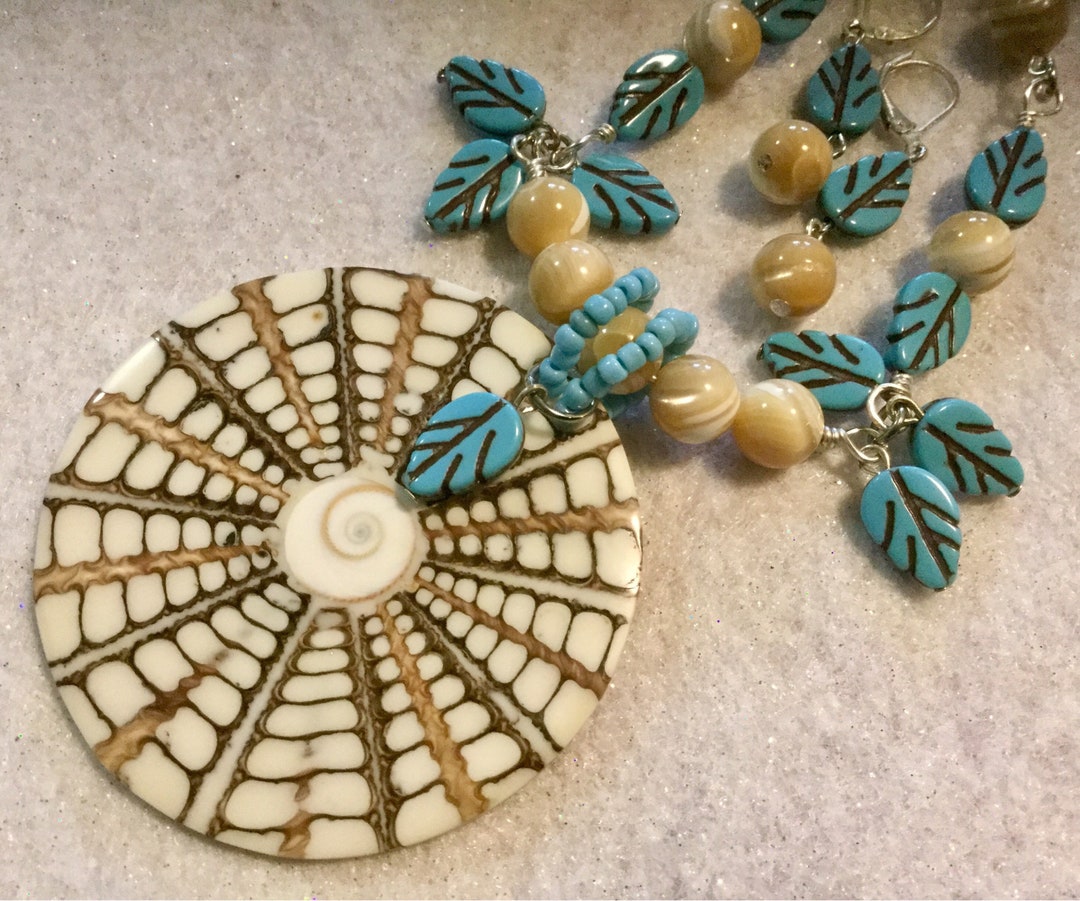 Shell Beaded Necklace Pendant/nautilus Seashell/faux-turquoise Leaf ...