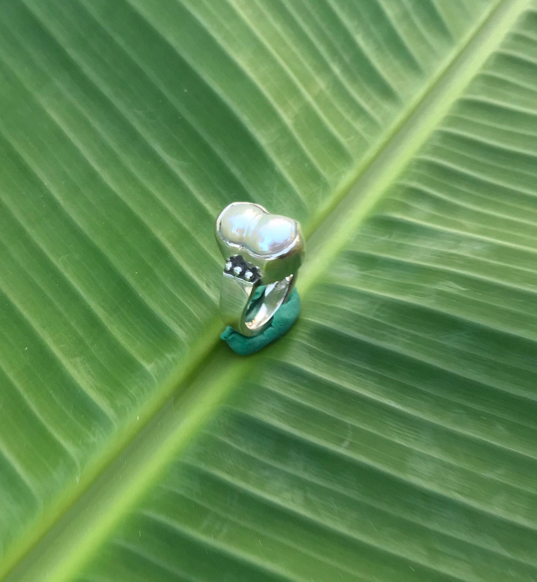 No833 Natural Tennessee River Pearl in a 950 Sterling Silver Ring Size ...