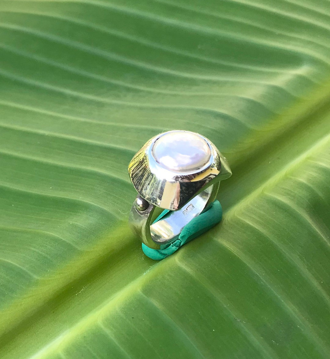 No 840 Natural Tennessee River Pearl in a 950 Sterling Silver Ring Size ...