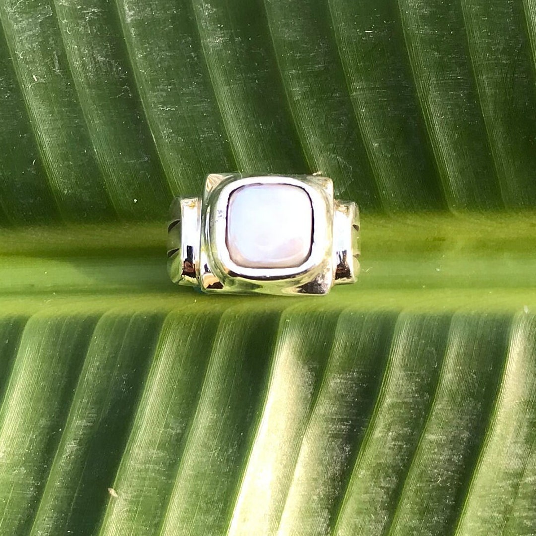 No821 Natural Tennessee River Pearl in a 950 Sterling Silver Ring Size ...