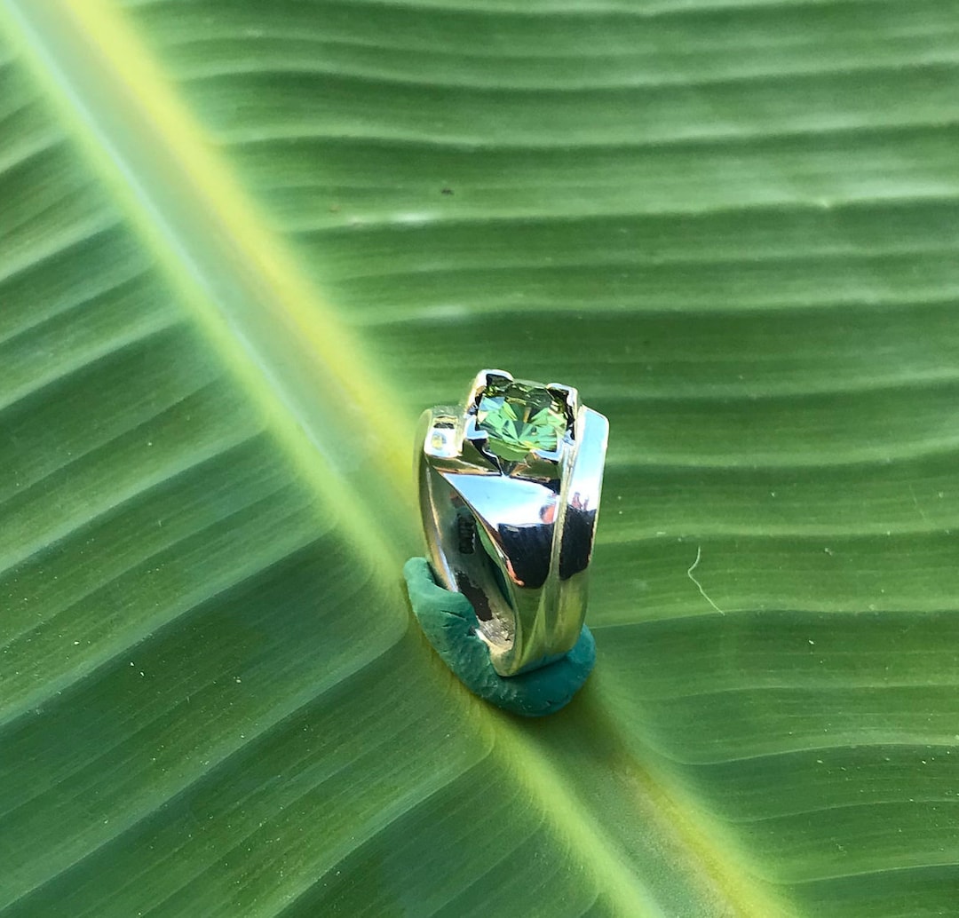 No851 Natural Byrex Cut Peridot in a 950 Sterling Silver Ring - Etsy