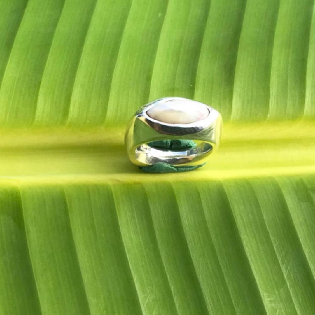 No 1211 Natural Tennessee River Pearl in a 950 Ster Silver Ring Size 7 ...