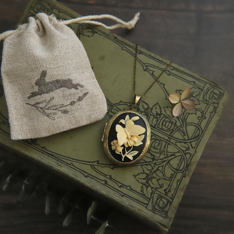 Cameo Locket Necklace : Large Locket Necklace, Vintage Style Locket ...