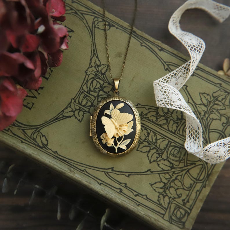 Cameo Locket Necklace : Large Locket Necklace, Vintage Style Locket ...