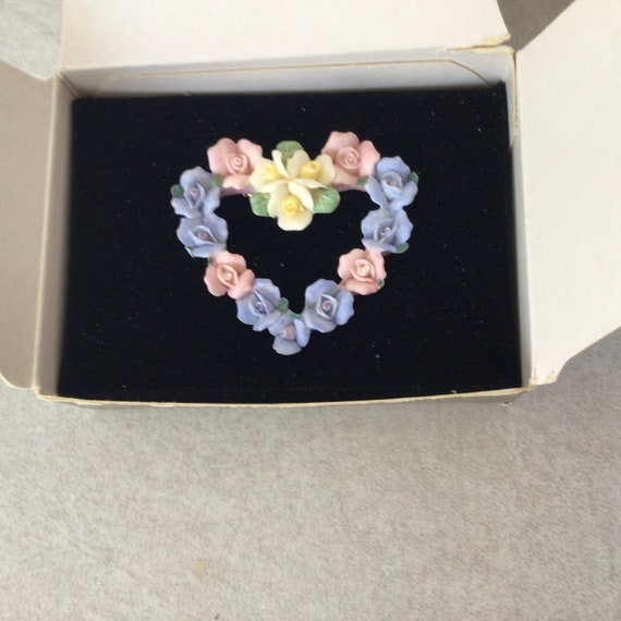 Vintage Avon 1998 "Hearts & Flowers" Brooch Pin Flora… - Gem