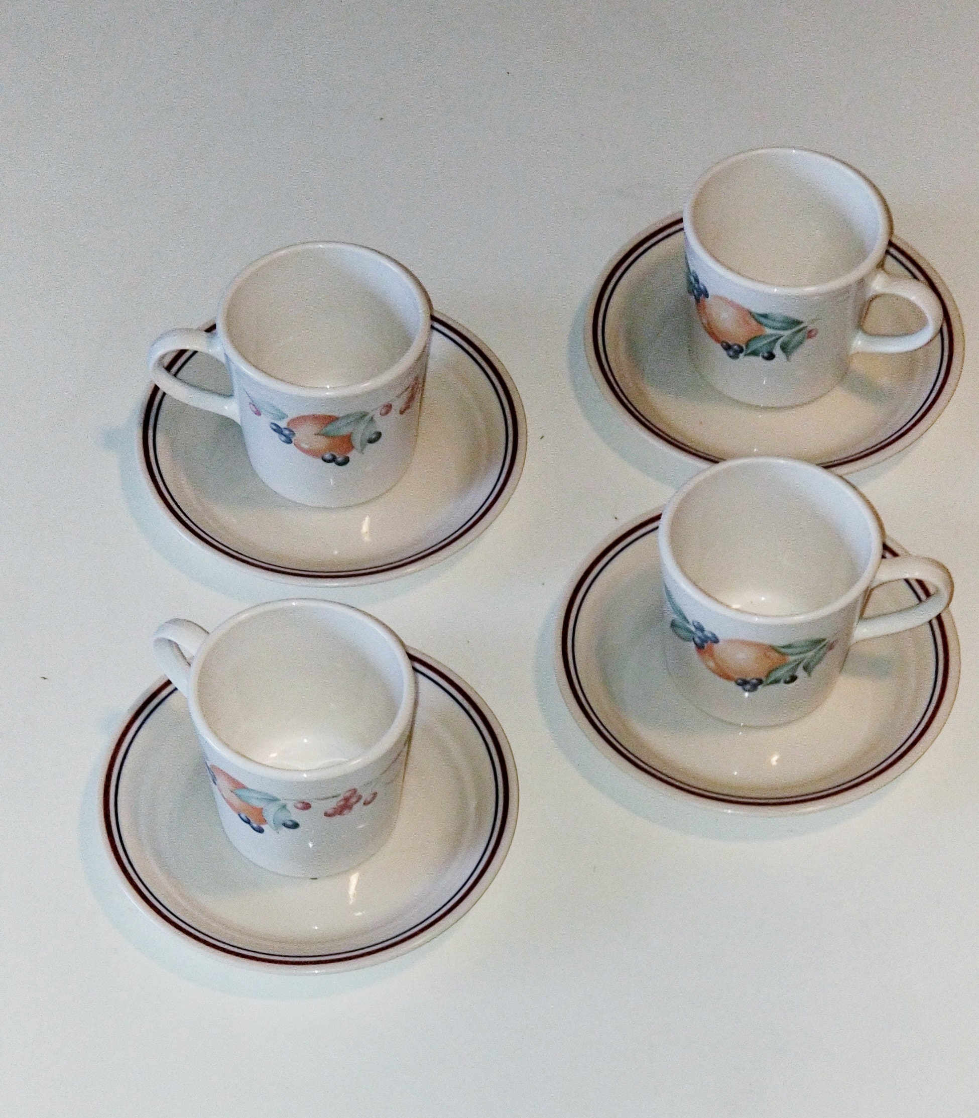 Vintage années 1990 8 pièces Corelle Abundance Fruits Mugs and Saucers ...