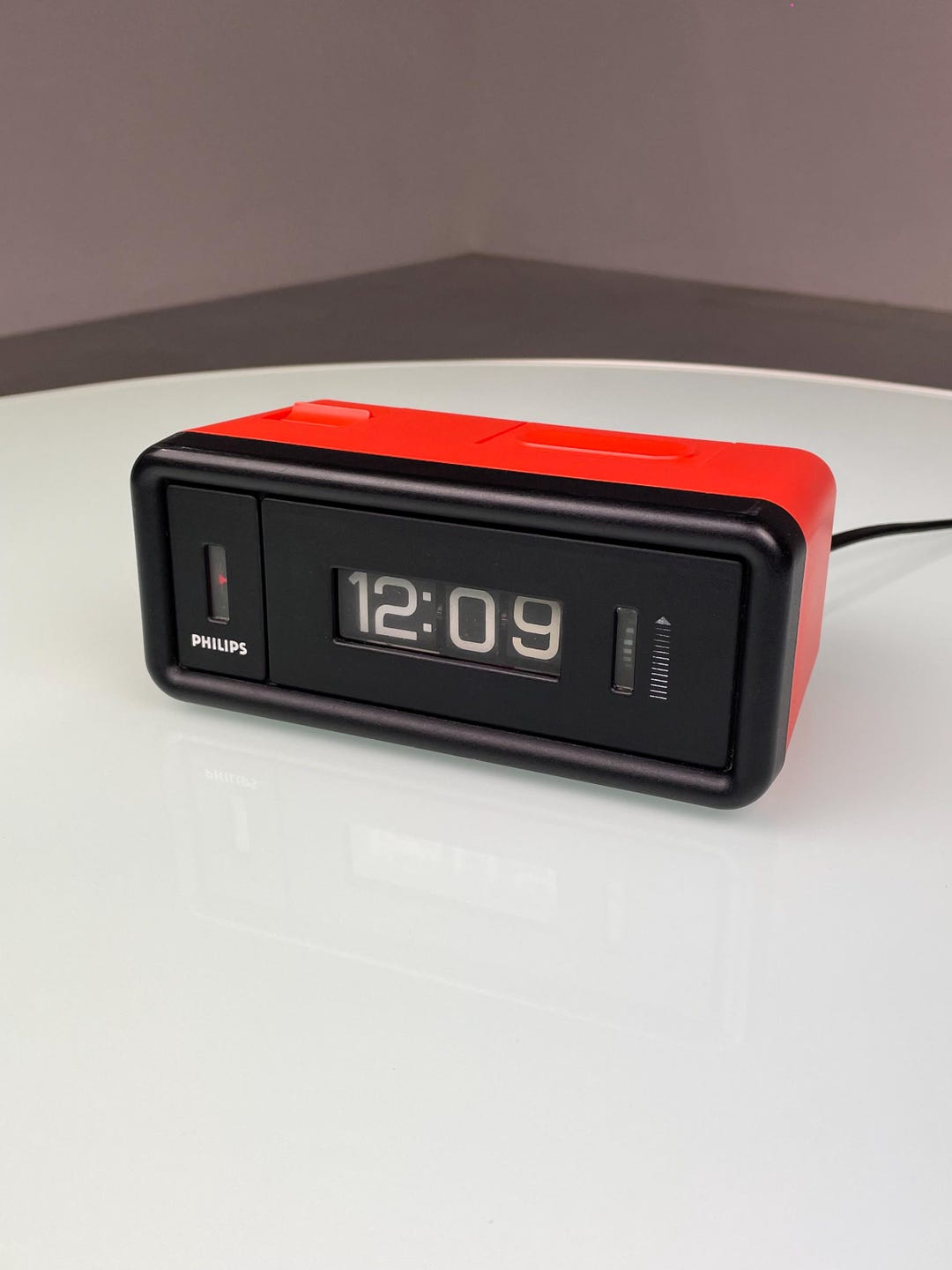 Vintage 1970s Flip Clock by Philips - Model HR 5272 - Red Black Plastic ...