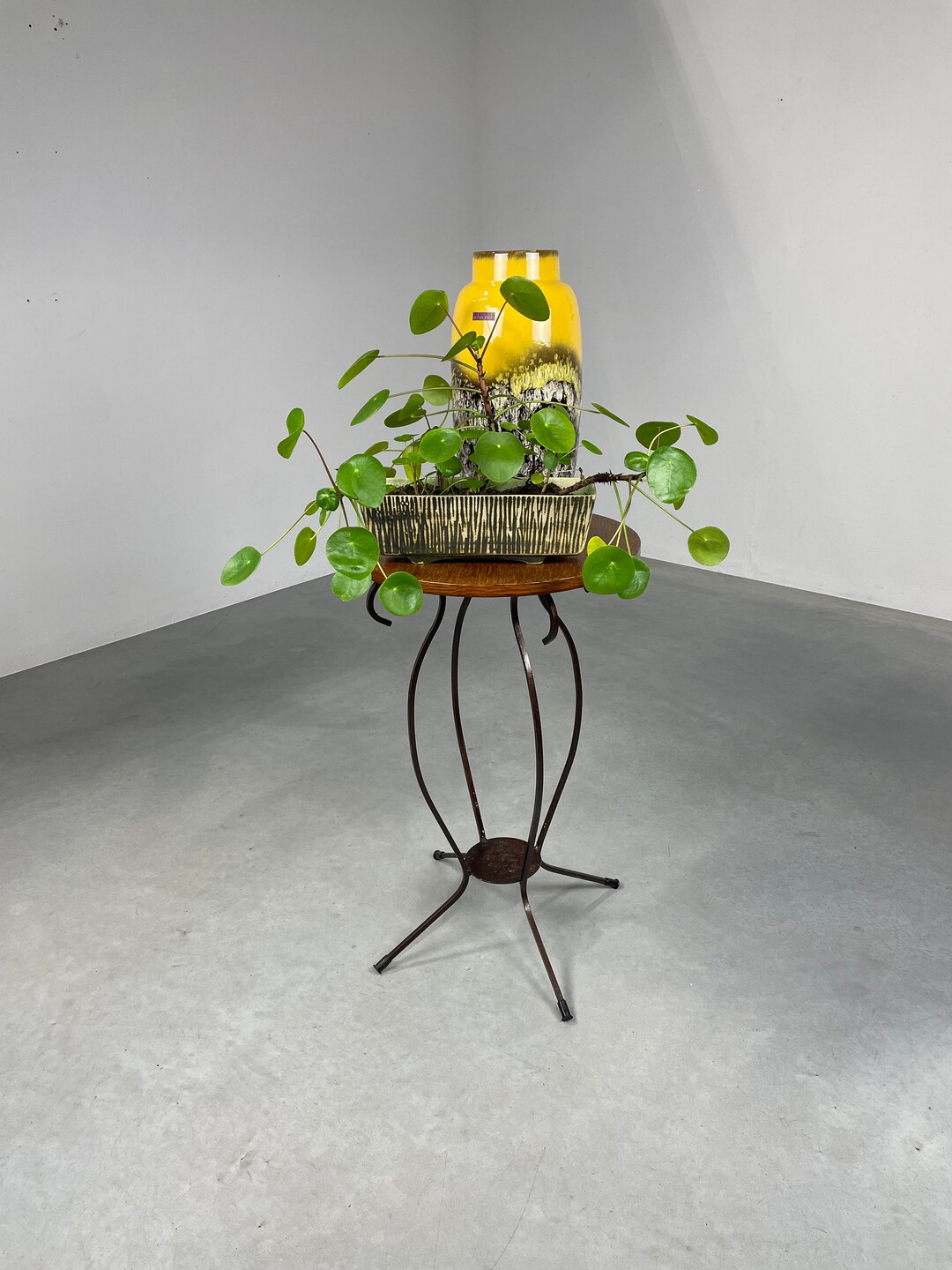 Vintage 1970s Round Side Table - Unique Classic Old Metal Wood Plants ...