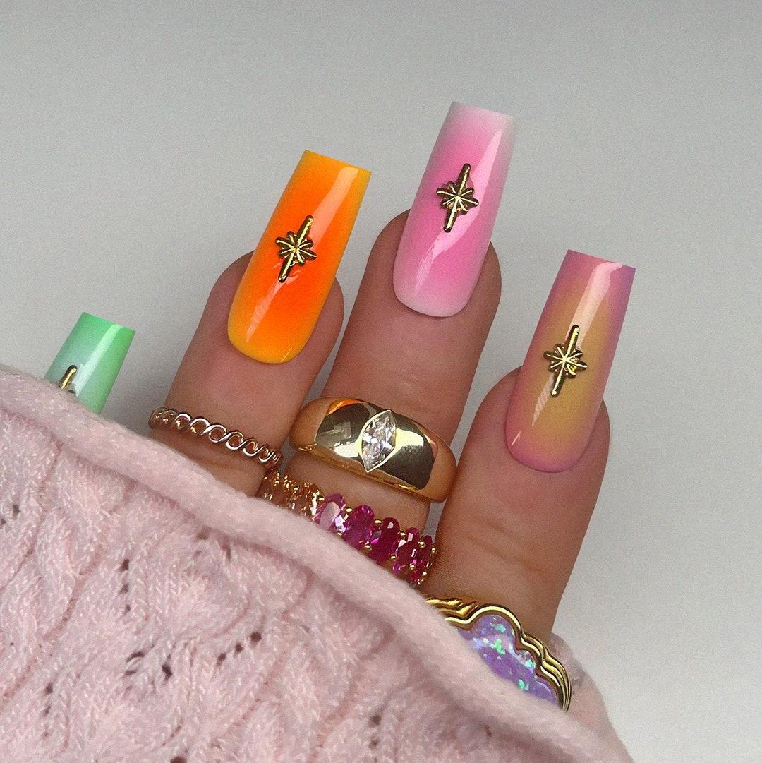 Peace & Love Custom Press-on Nails by Nailzsy Nail Artist Hand-painted ...
