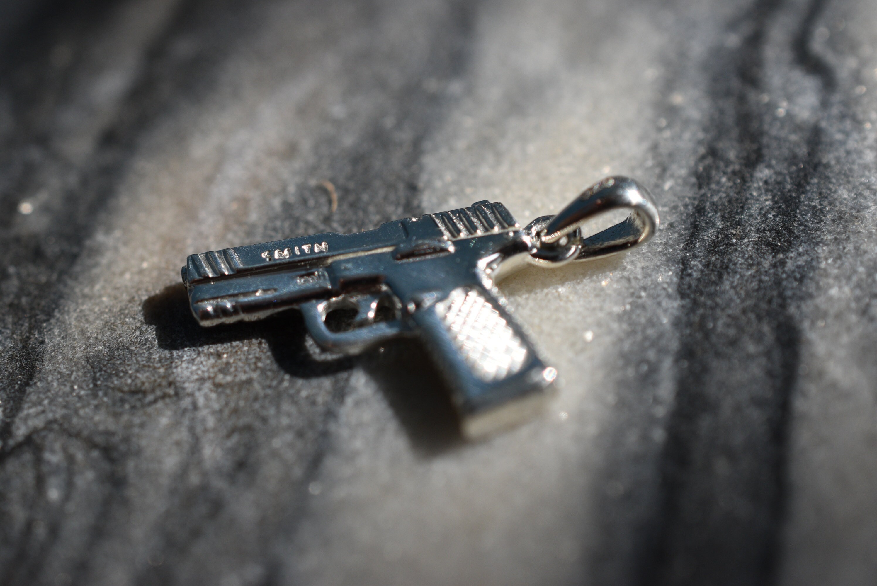 Smith and Wesson Handgun Pendant *10k/14k/18k White, Yellow, Rose Green ...