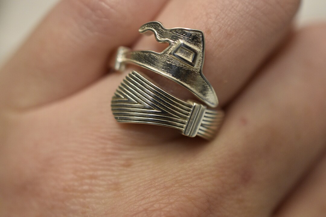 Hocus Pocus Witch Ring 10k/14k/18k White, Yellow, Rose, Green Gold ...