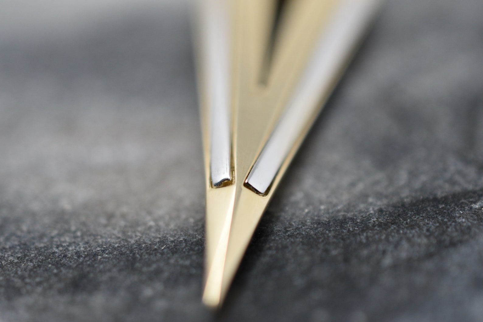 Modern Arrowhead Pendant 10k/14k/18k White, Yellow, Rose, Green Gold ...