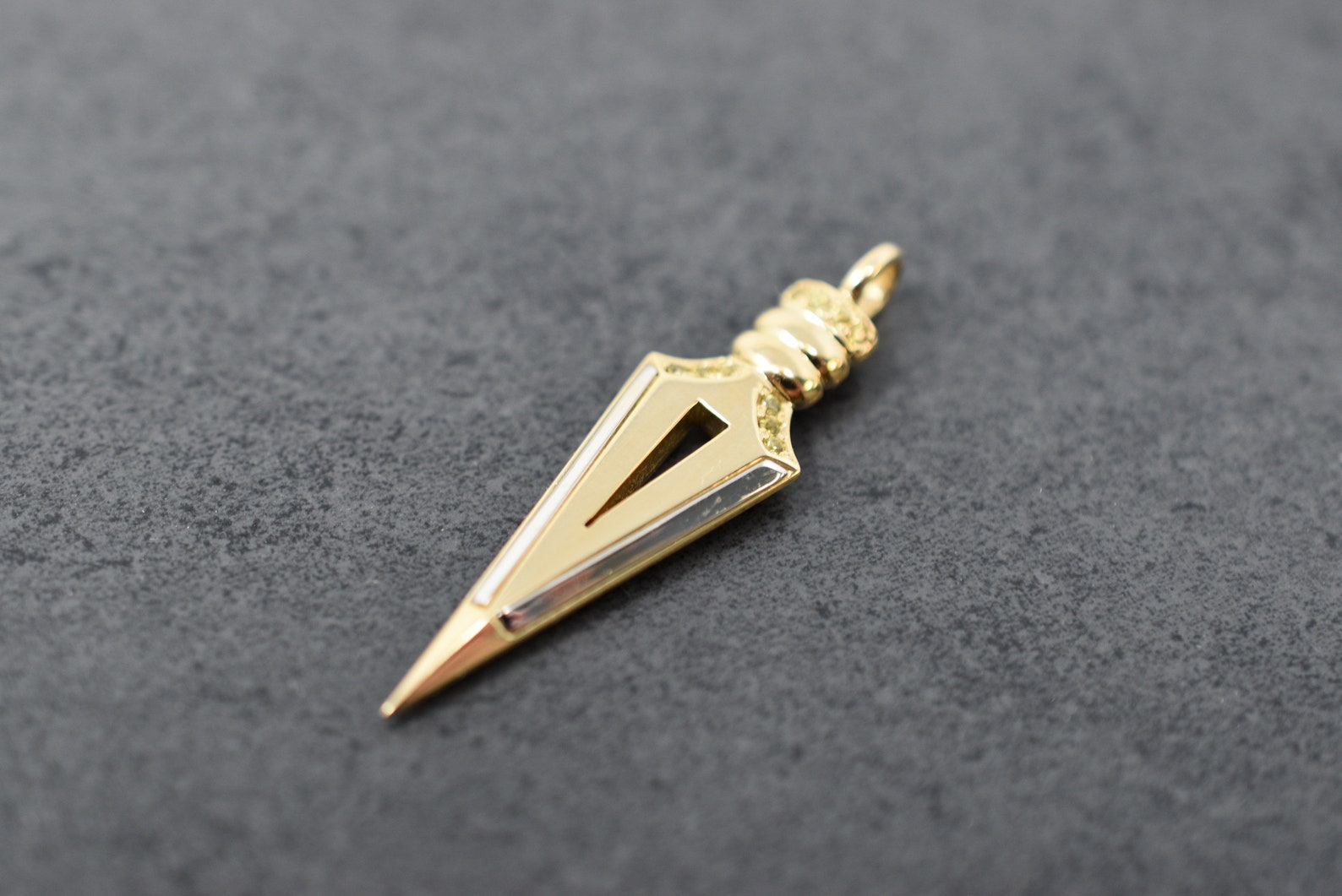 Modern Arrowhead Pendant 10k/14k/18k White, Yellow, Rose, Green Gold ...