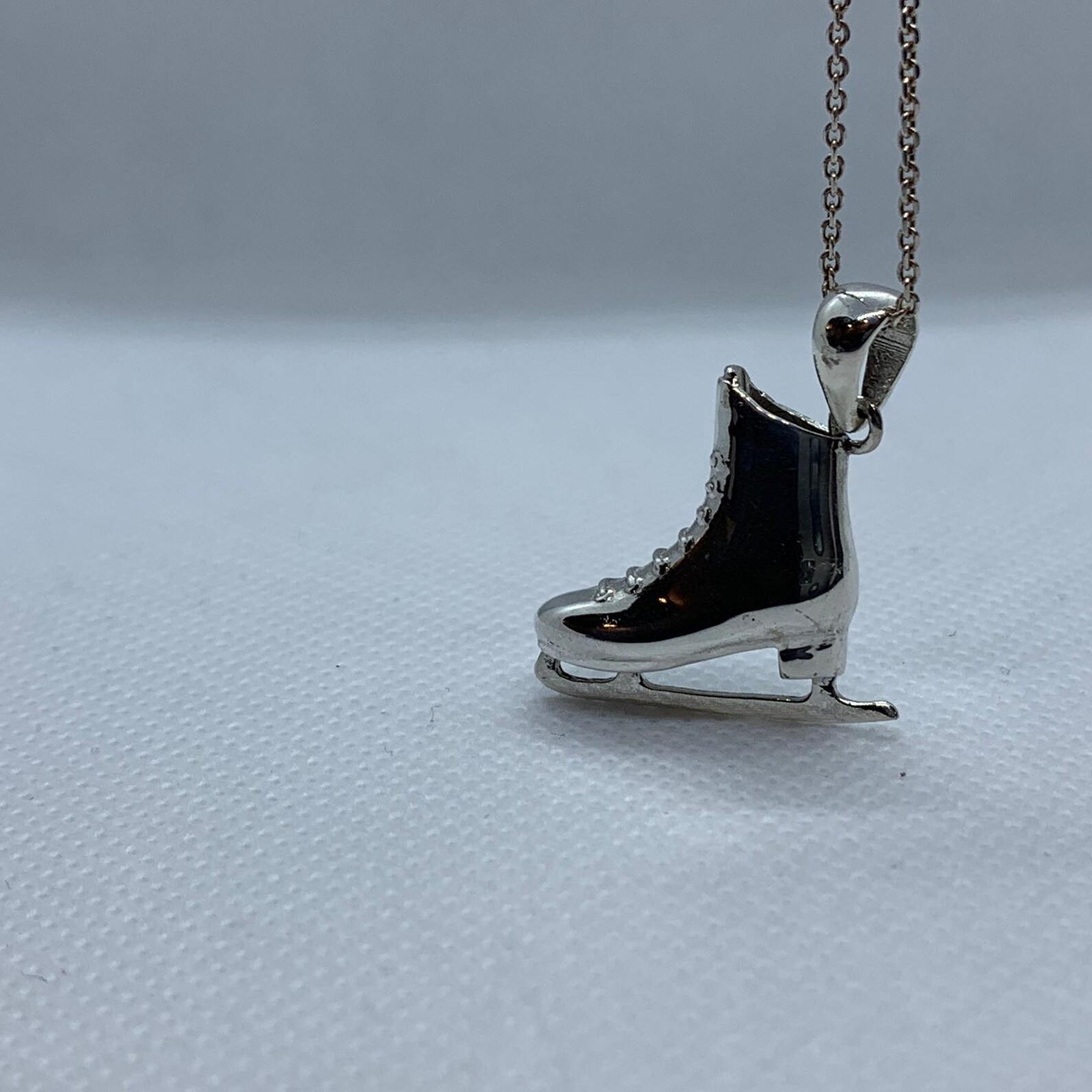 Ice Skate Pendant *10k/14k/18k White Yellow, Rose, Green Gold, Gold ...