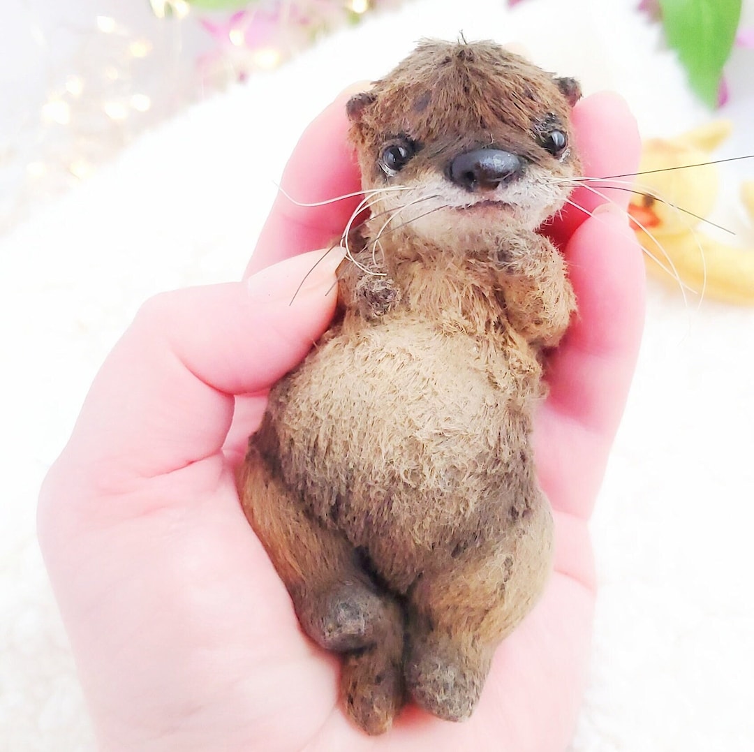Artist Little Otter With Floating Wheel, Teddy Bear, Baby Otter Toy ...