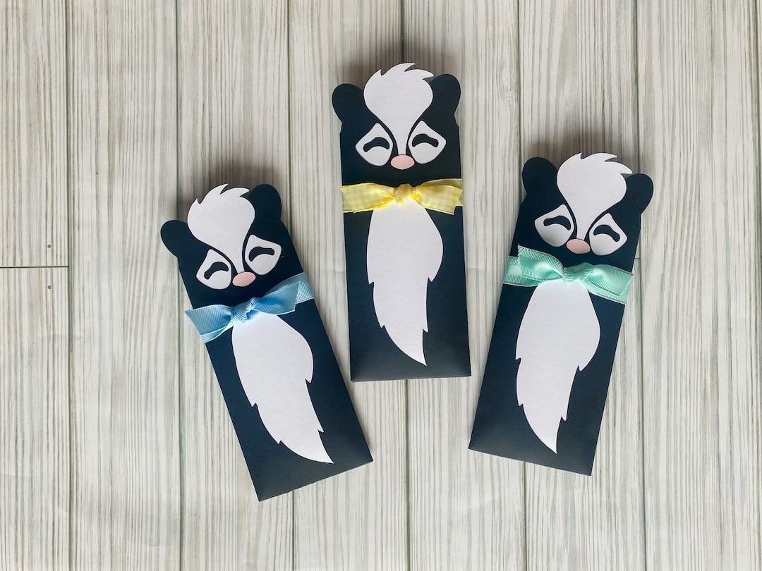 Cute Skunk Baby Animal Candy Bar Sleeve | Chocolate Bar Wrapper Holder ...
