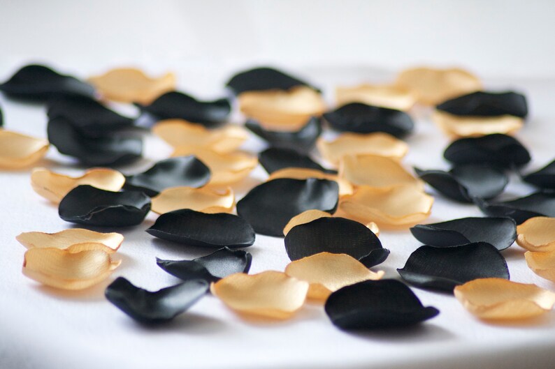 Gold and Black Rose Petals/black Gold Wedding/gatsby Party - Etsy