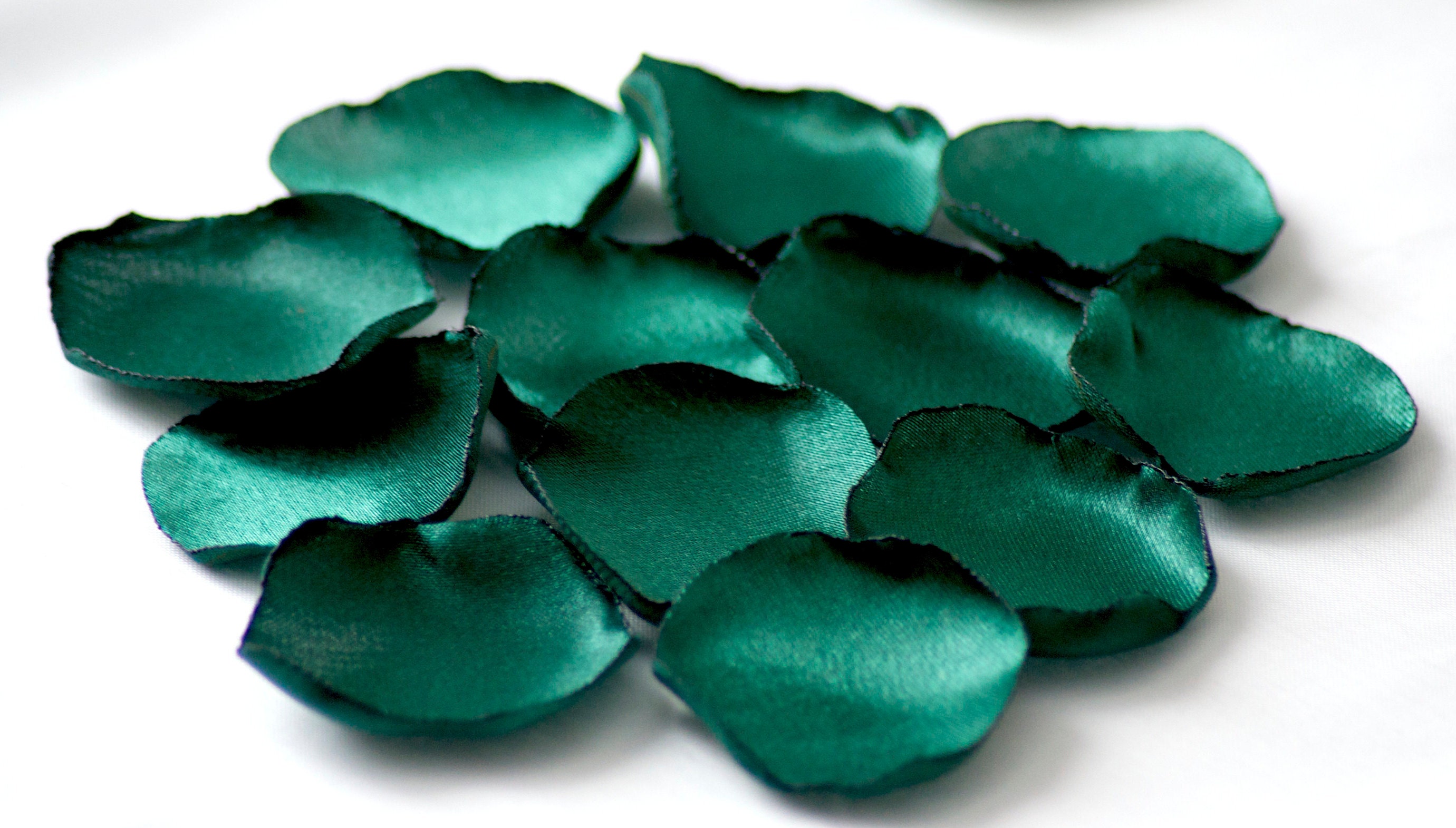 Emerald Green Petals/ Dark Green Table Decor/ Hunter Green | Etsy