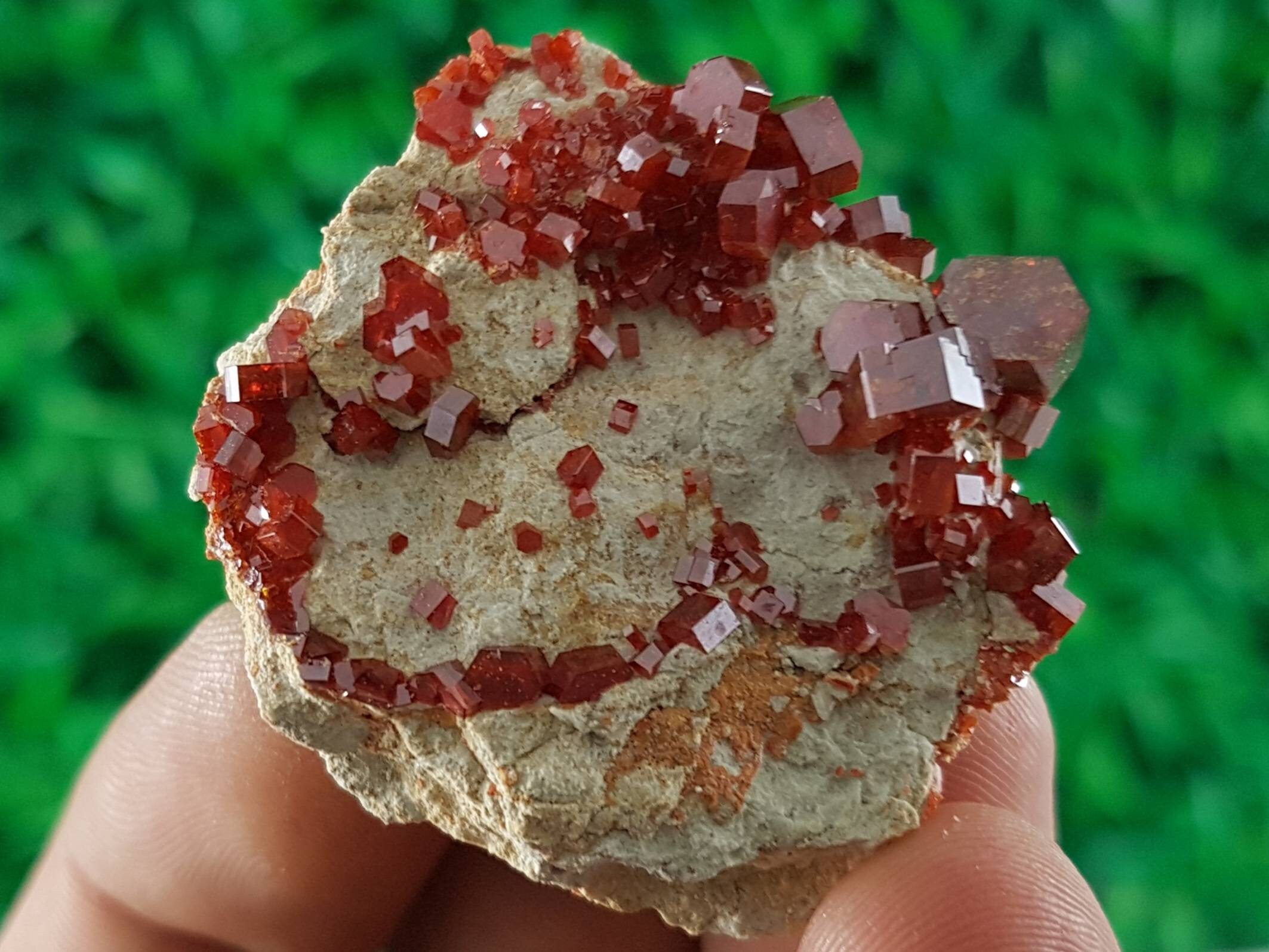 Increíble vanadita en matriz de Marruecos cristal mineral | Etsy