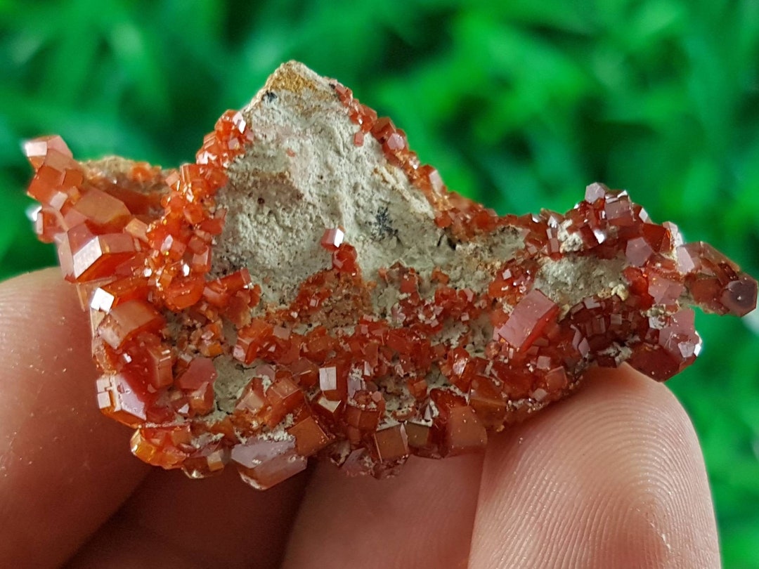 Increíble vanadita en matriz de Marruecos, cristal, mineral, espécimen ...